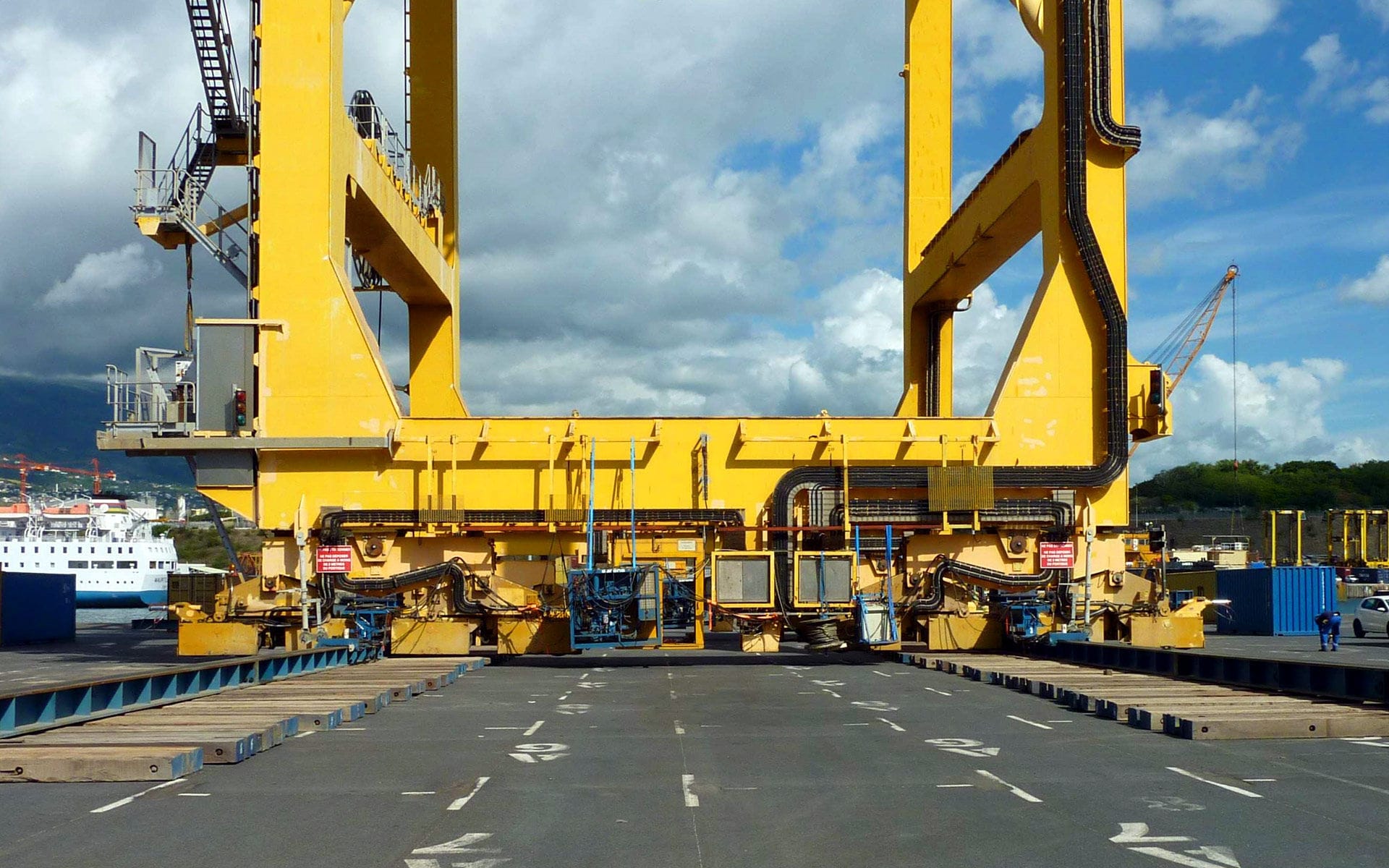 Skidding system - Sarens Group