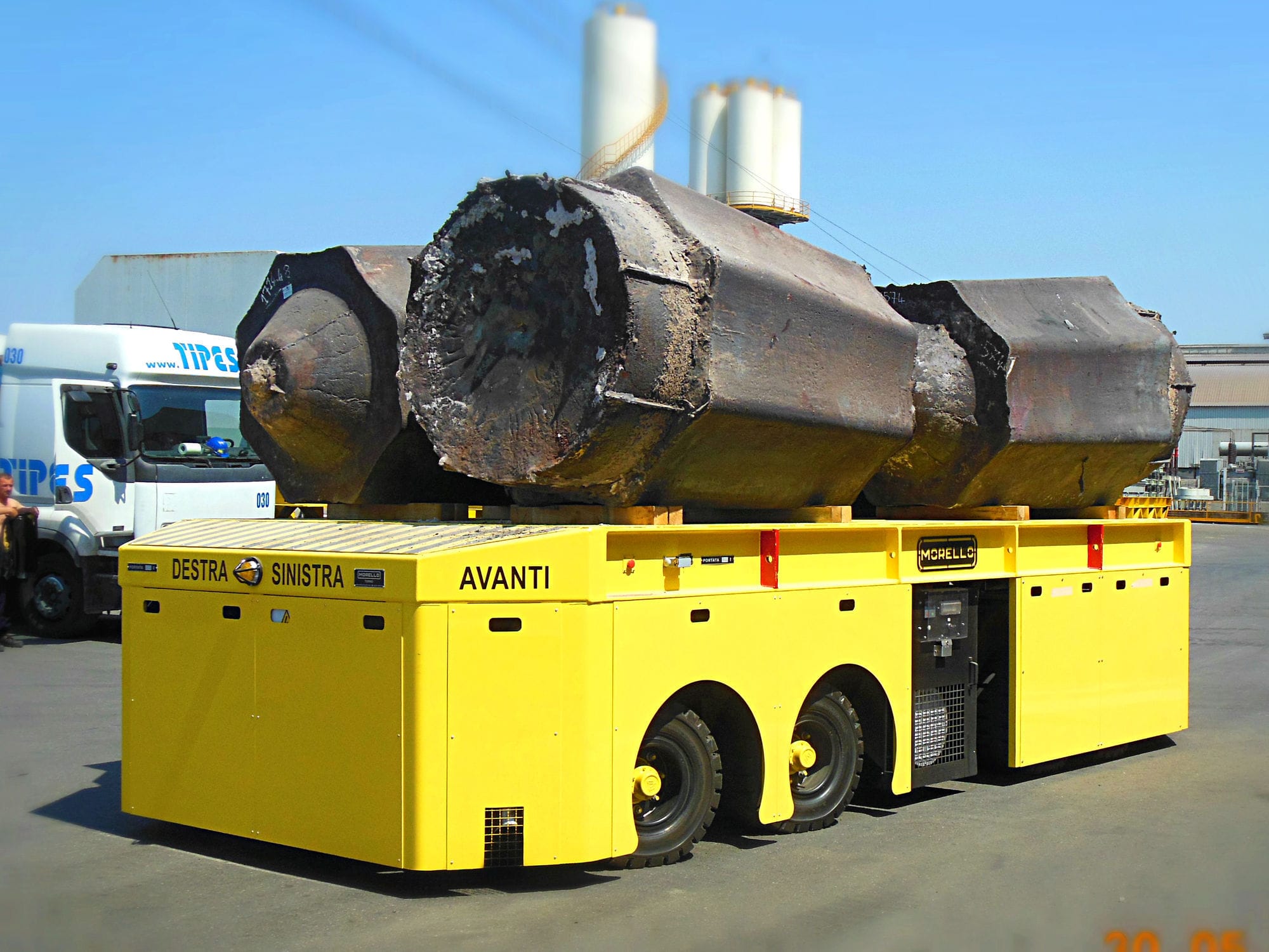 Chariot automoteur électrique - MORELLO GIOVANNI S.r.l. - à 4 essieux ...