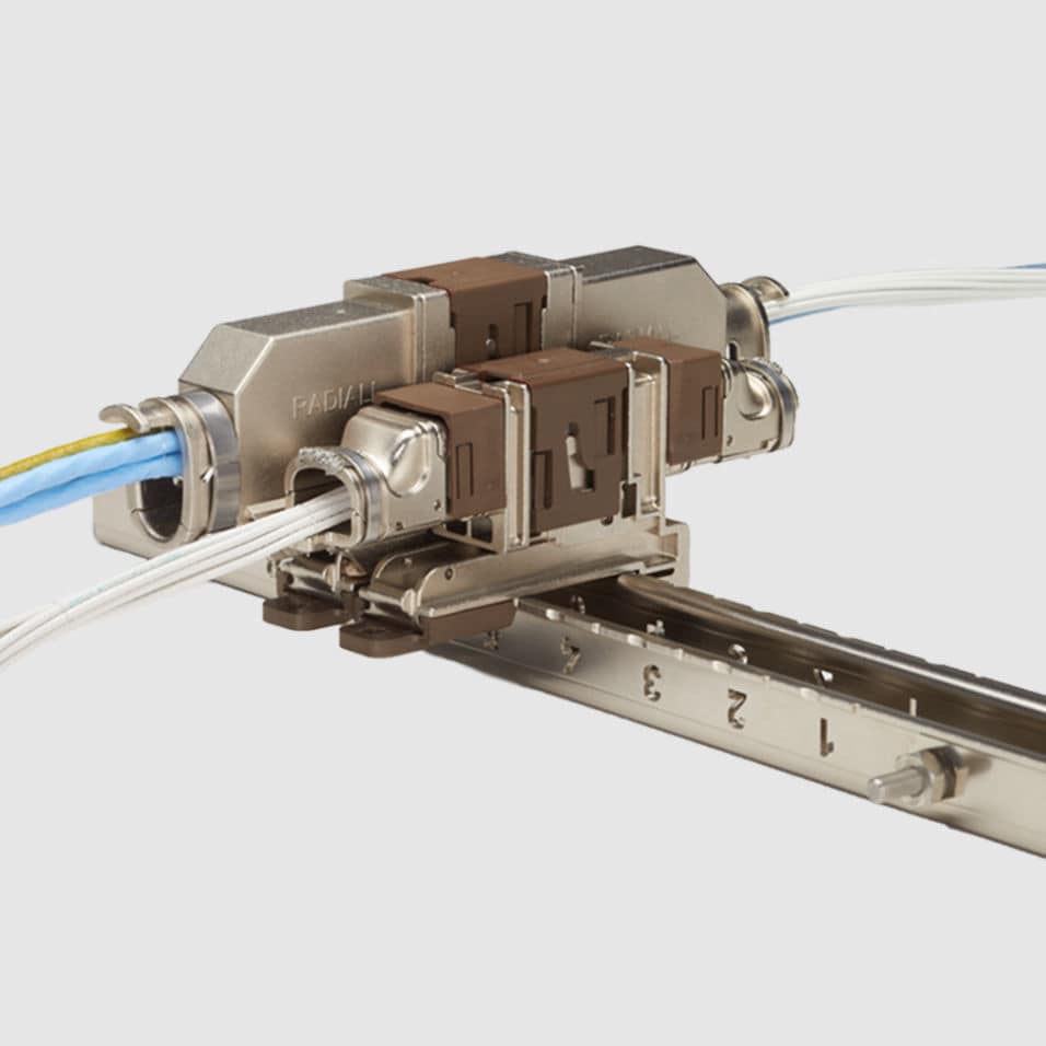 Connecteur combiné - QM - Radiall - de tension / en composite / coquille