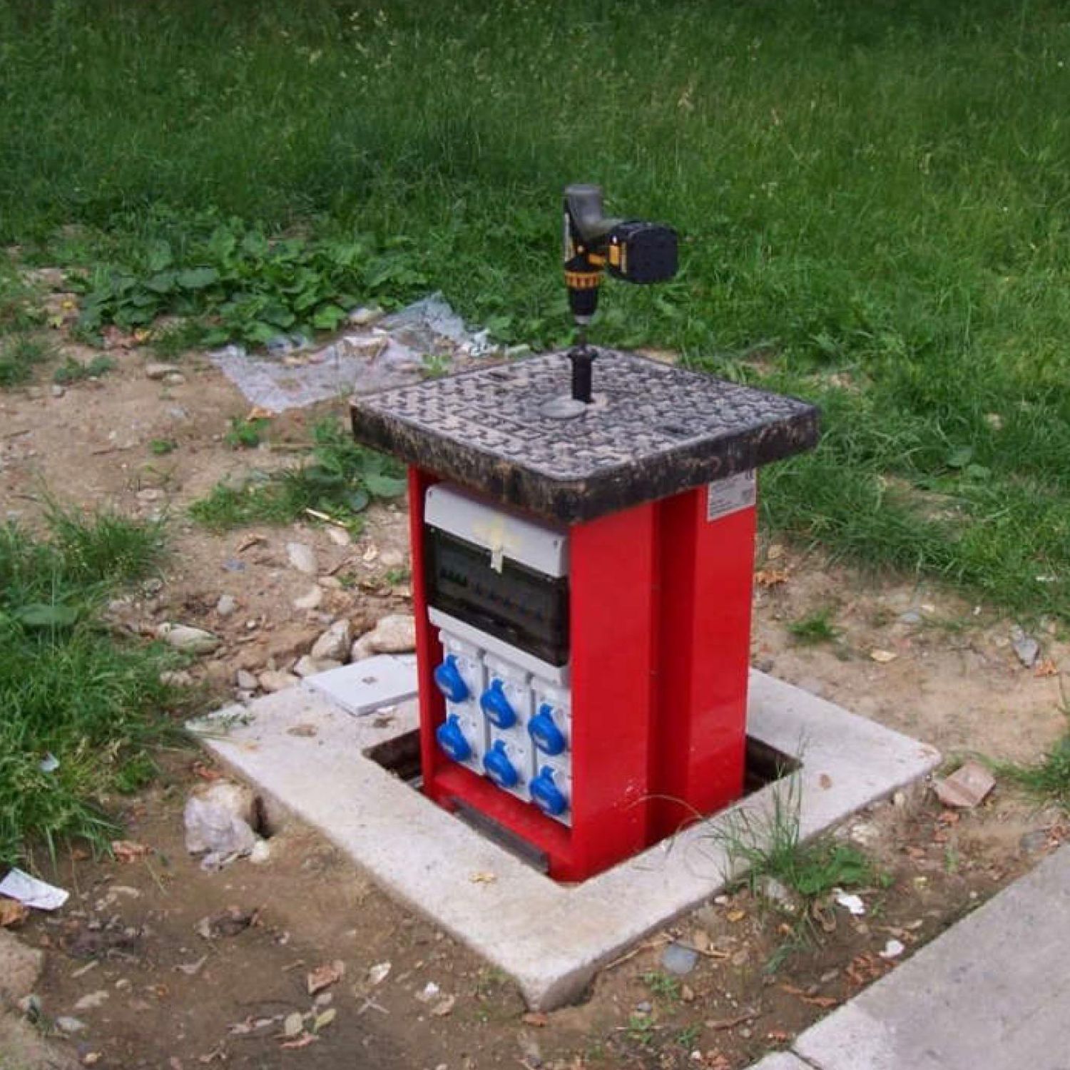 Borne électrique escamotable - SG 01 - Siderghisa s.r.l. - d'extérieur