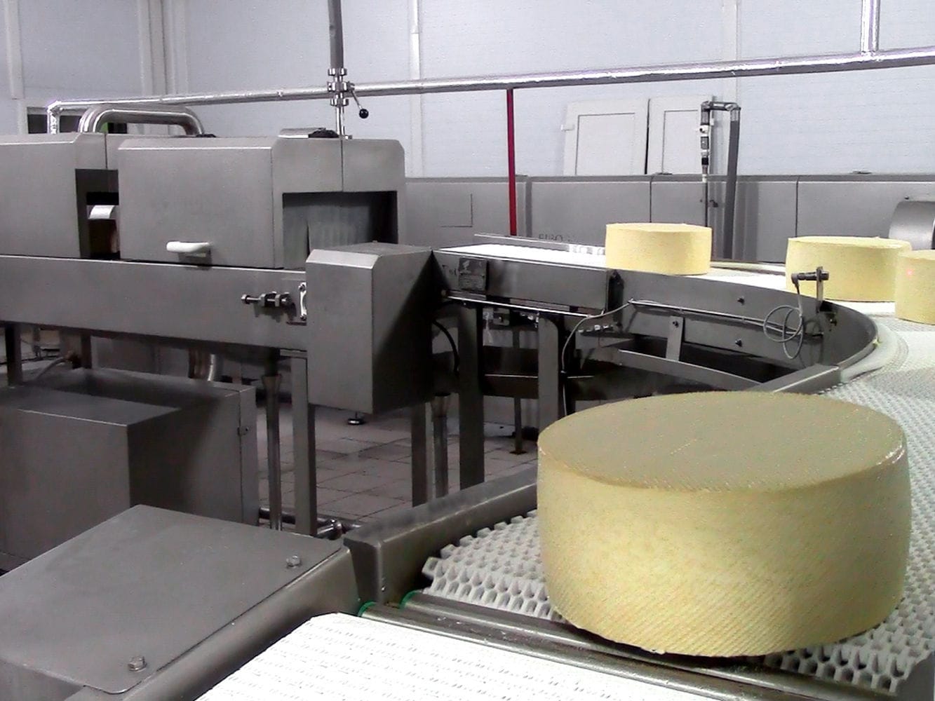 Tunnel de lavage alimentaire de fromage - FIBOSA - à brosse / pulvérisateur