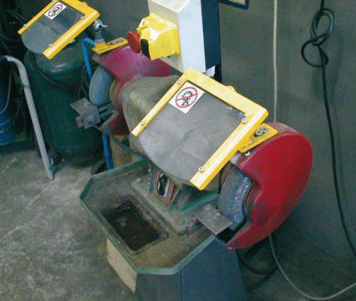 Capot de protection machine pour rectifieuse - DM - PROTEC S.R.L ...