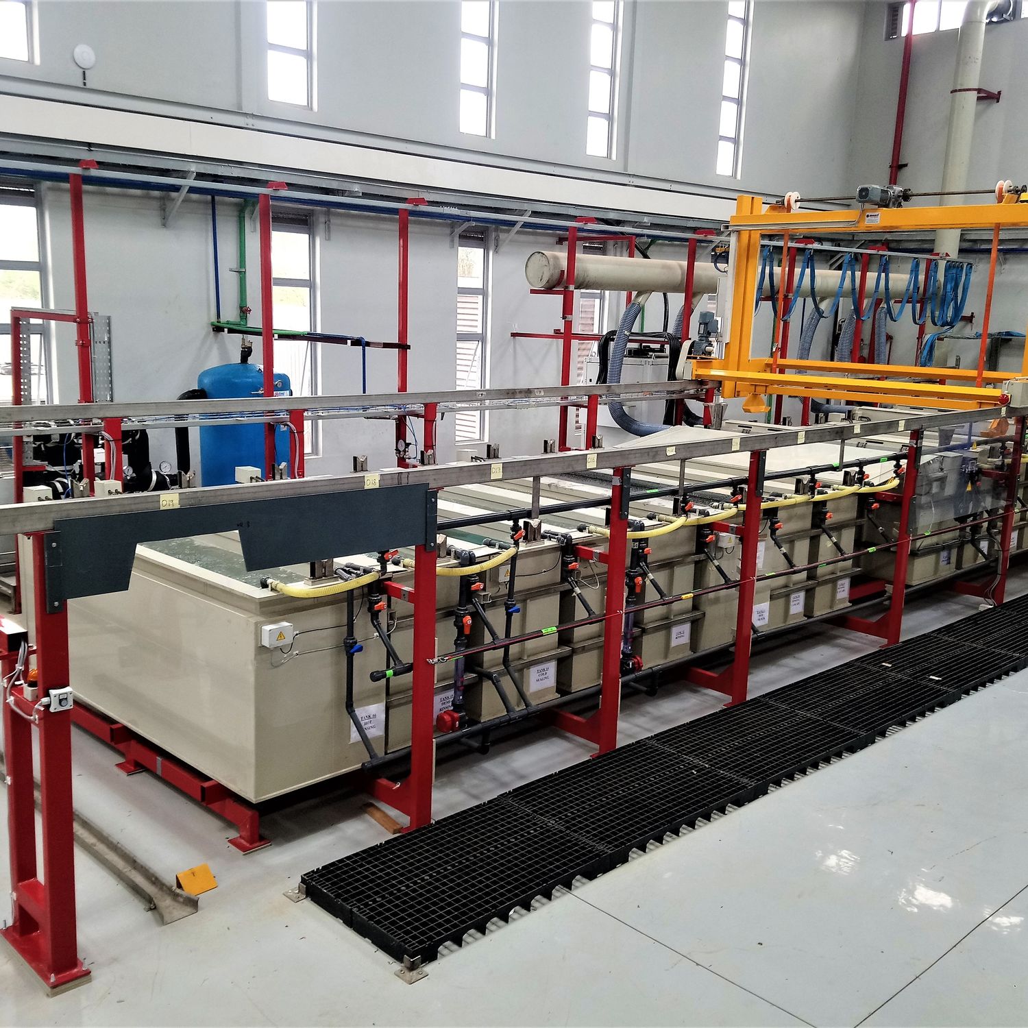 Installation d'anodisation de l'aluminium - MONTI ENGINEERING SRL