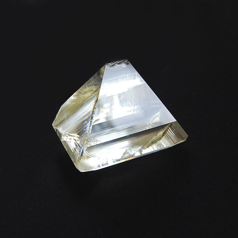 Cristal de titanyl phosphate de potassium (KTiOPO4, KTP) - Hobbite.Co ...