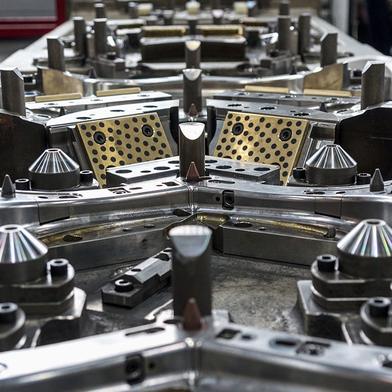 Forge à froid - Stamping tools - MASAM - acier / aluminium / acier ...