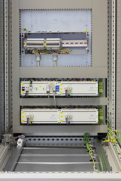 Armoire électrique de commande - Delphin Technology AG - encastrable ...