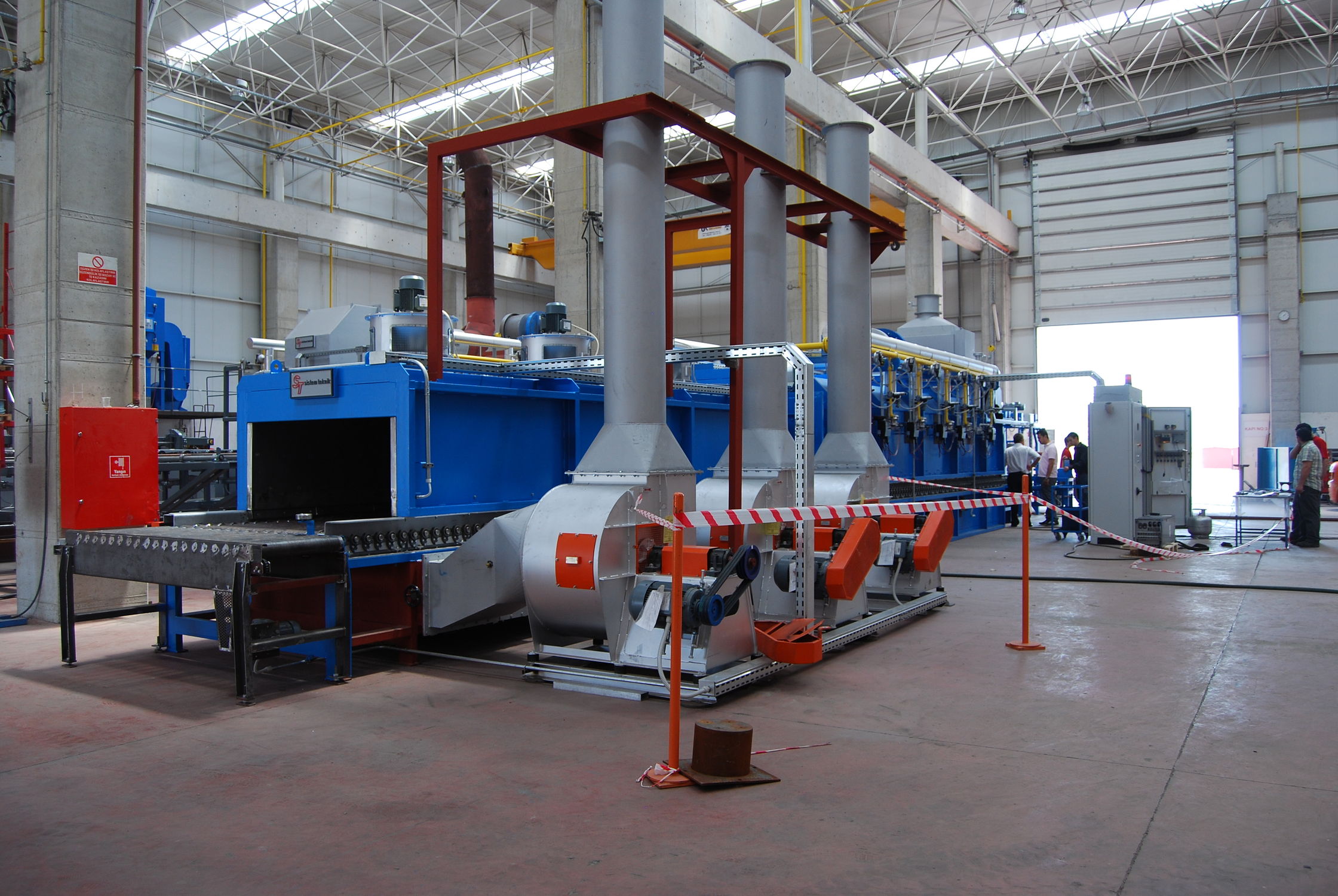 Four de traitement thermique / de recuit / à tapis / à rouleaux ...