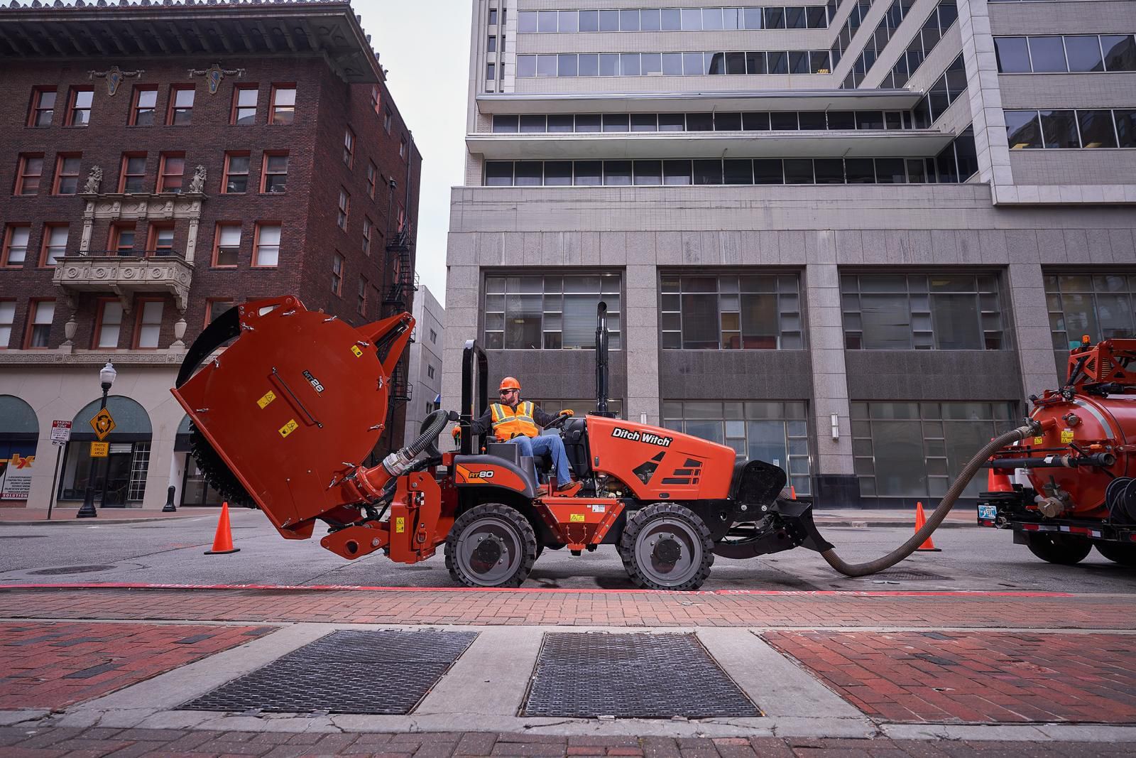 Trancheuse de sol scie à rocher - MT26 - The Charles Machine Works, Inc ...