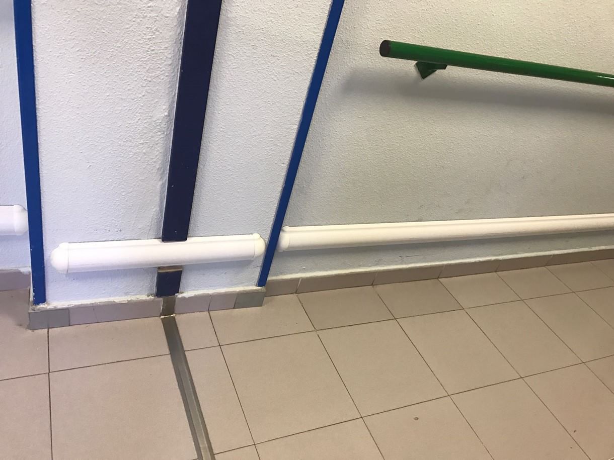 Protection murale blanche - TT108 - Toptop Técnicos En Protección - grise