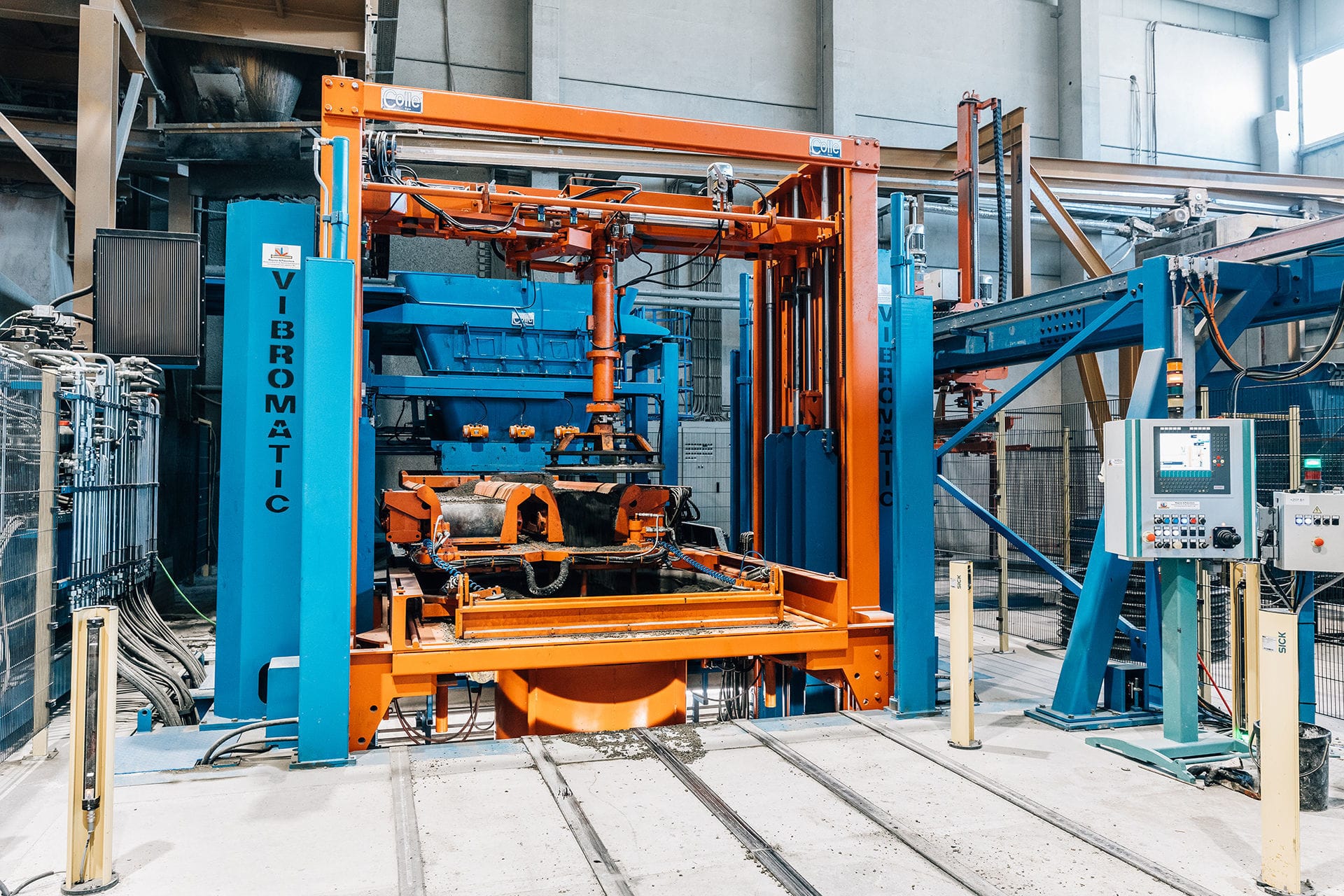 Machine de fabrication pour produits en béton - Vibromatic 3000 - Colle ...