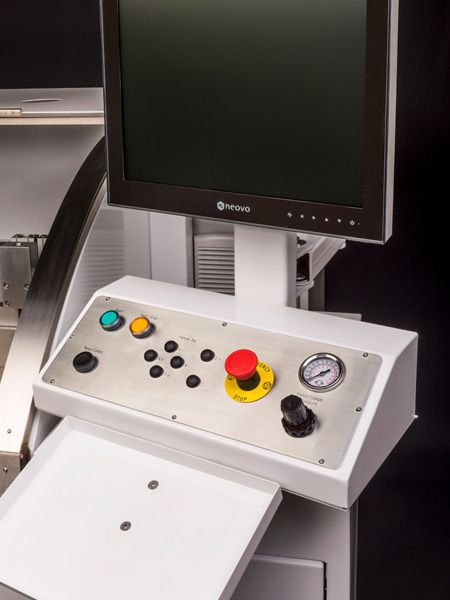 Scie à panneaux - Labcut® 5000 Series - Extec Corp. - pour composites ...