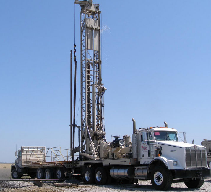 Foreuse de puits d'eau - 50K - Astec Loudon - sur camion / rotative ...