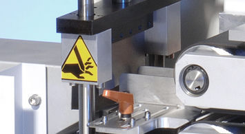 Machine de découpe pour caoutchouc / à l'emporte pièce / de profilés ...