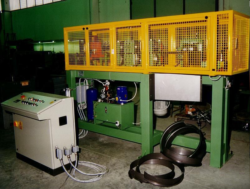 Ligne de profilage pour anneaux en acier - Sheet Metal Men s.r.l ...