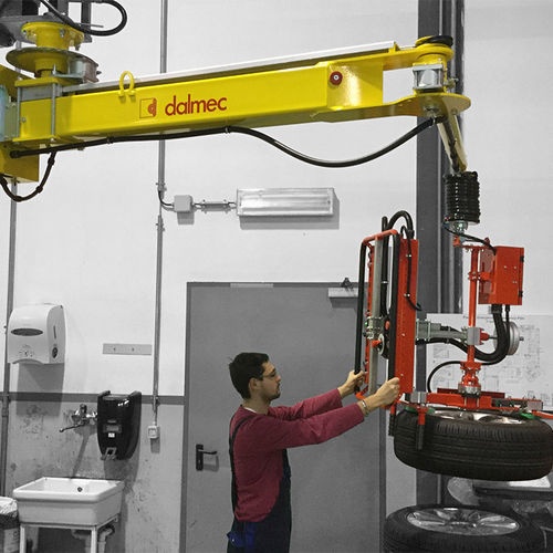 Manipulateur de pneu - DALMEC - pneumatique / avec prise / de ...