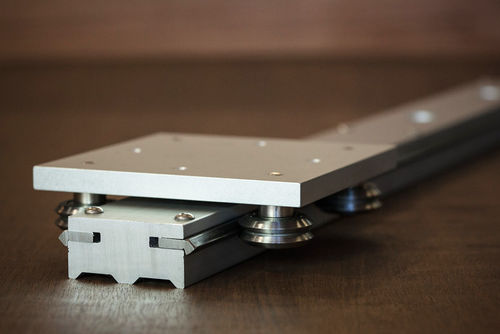 Guide linéaire à rouleaux - Modern Linear - en aluminium / à rail