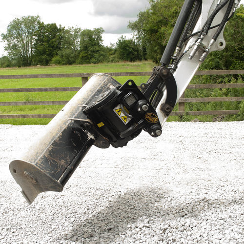 Système d'attache rapide pour pelle de manutention de matériaux - Geith International Ltd ...