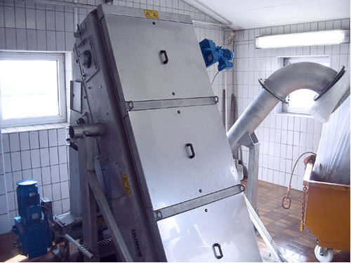 Machine à tamiser pour traitement des eaux usées - EscaMax® - Huber ...