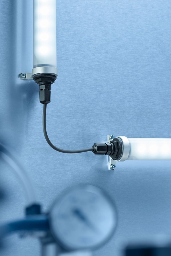 Appareils d'éclairage de tube de Waldmann LED - Peter-Henlein-Straße ...