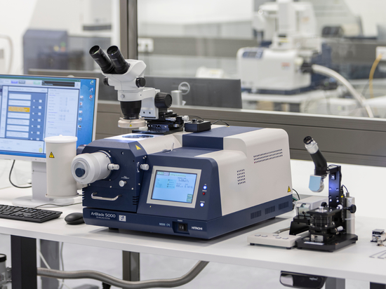 Comment le Hitachi HT7800 répond aux exigences de la microscopie ...